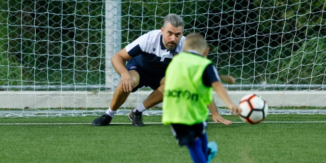 Stipe Pletikosa surprised young footballers attending HNK Hajduk Summer ...